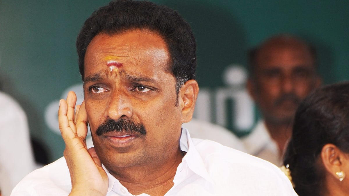 ரூ.100 கோடி நில மோசடி வழக்கு: தலைமறைவாக இருந்த M.R.விஜயபாஸ்கர்... கேரள ...