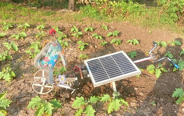 சோலாரில் இயங்கும் களைக்கொல்லி இயந்திரம்... வடிவமைத்த 18 வயது இளைஞர் ...