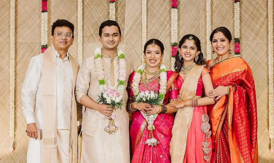 கோலாகலமாக நடைபெற்ற பாடகர் உன்னி கிருஷ்ணன் மகன் திருமணம்; வைரலாகும் ...