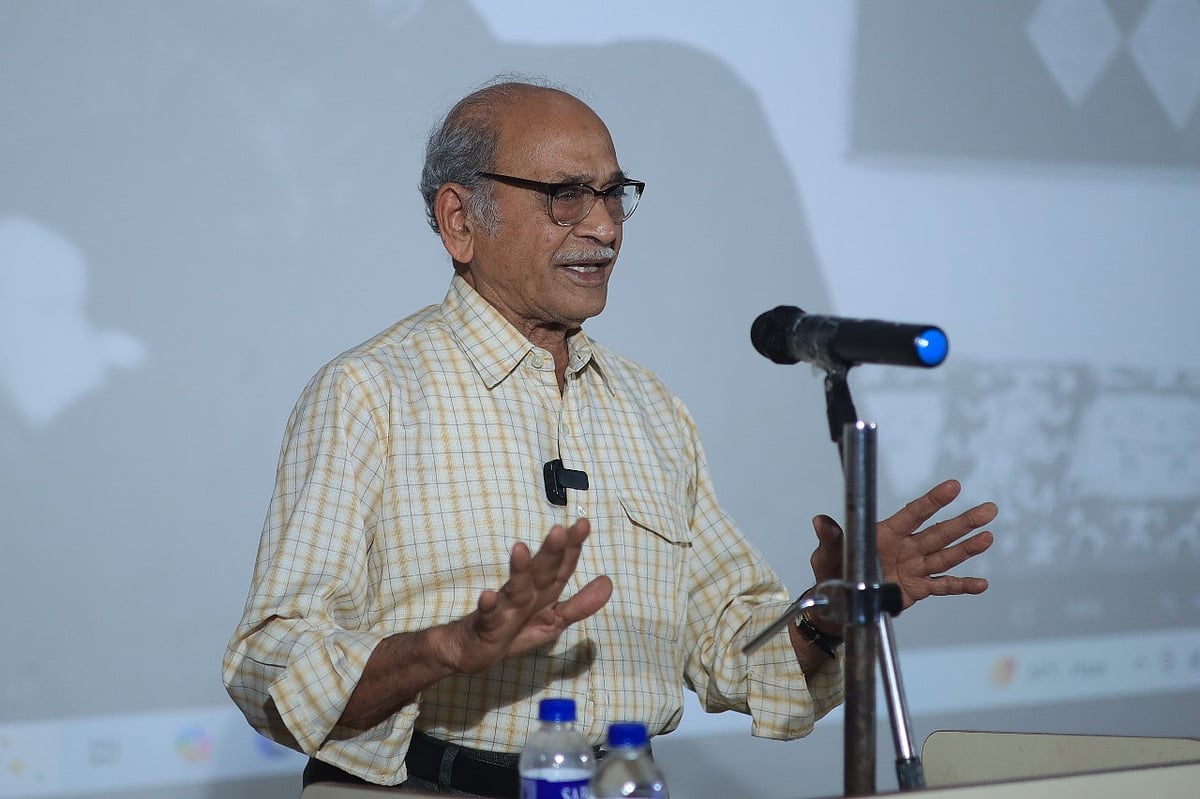 ‘நவீன ஓவியம்’ என்றால் என்ன?'- ஓவிய கண்காட்சியில் விளக்கமளித்த ஓவியர் ...