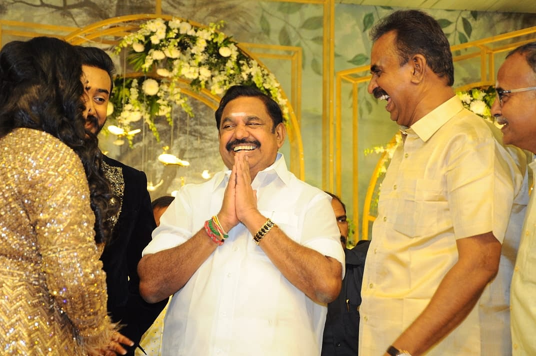 எஸ்.பி.வேலுமணி வீட்டு விசேஷம் : சந்தித்துக்கொள்ளாத செங்கோட்டையன் ...