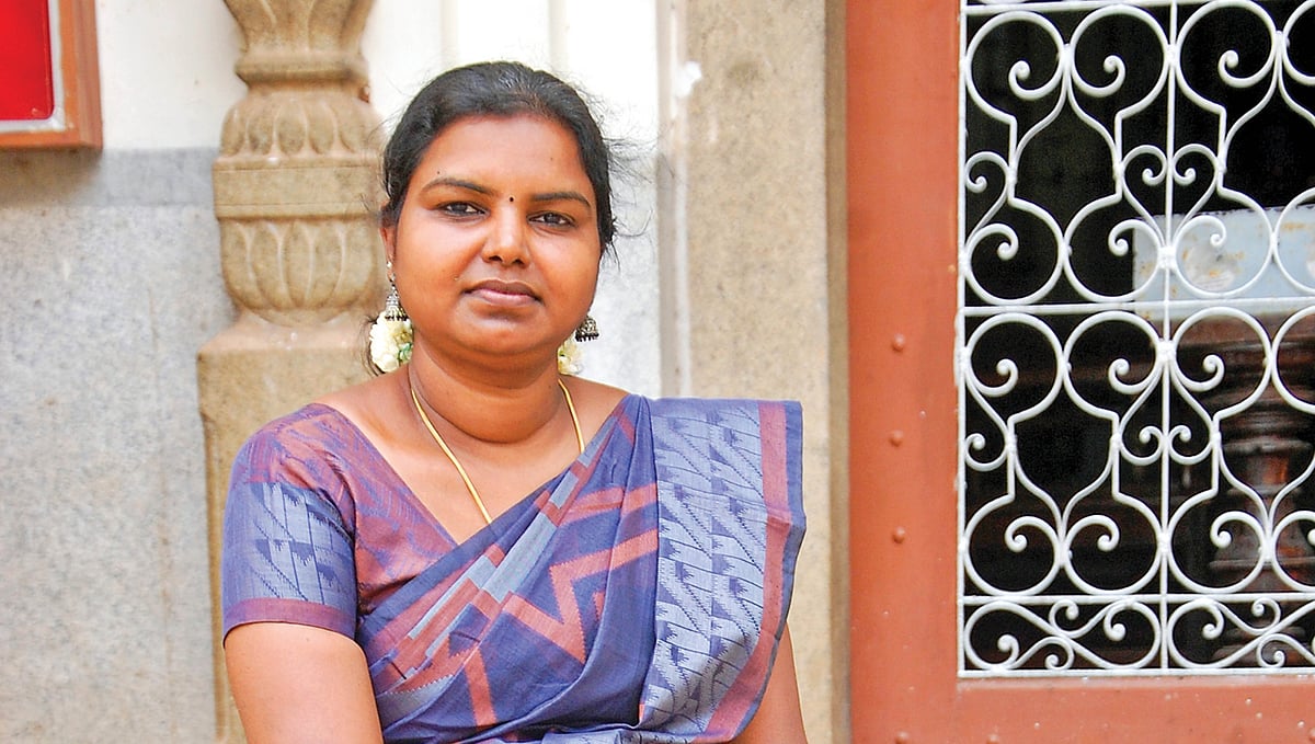 Ananda Vikatan - 19 March 2025 - “அம்மாவுக்கு இது சமர்ப்பணம்!” | P Vimala wins Sahitya Akademi ...