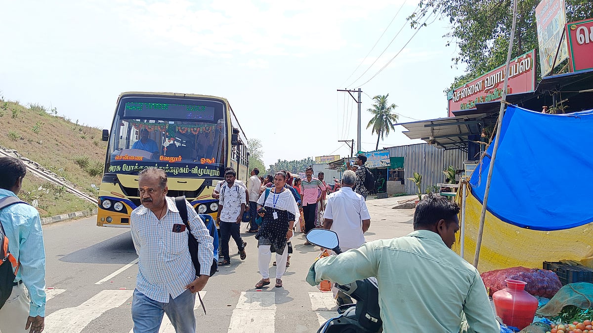 நாட்றம்பள்ளி: முக்கிய பேருந்து நிறுத்தம்; ஆனால் நிழற்குடை? - கோரிக்கை ...