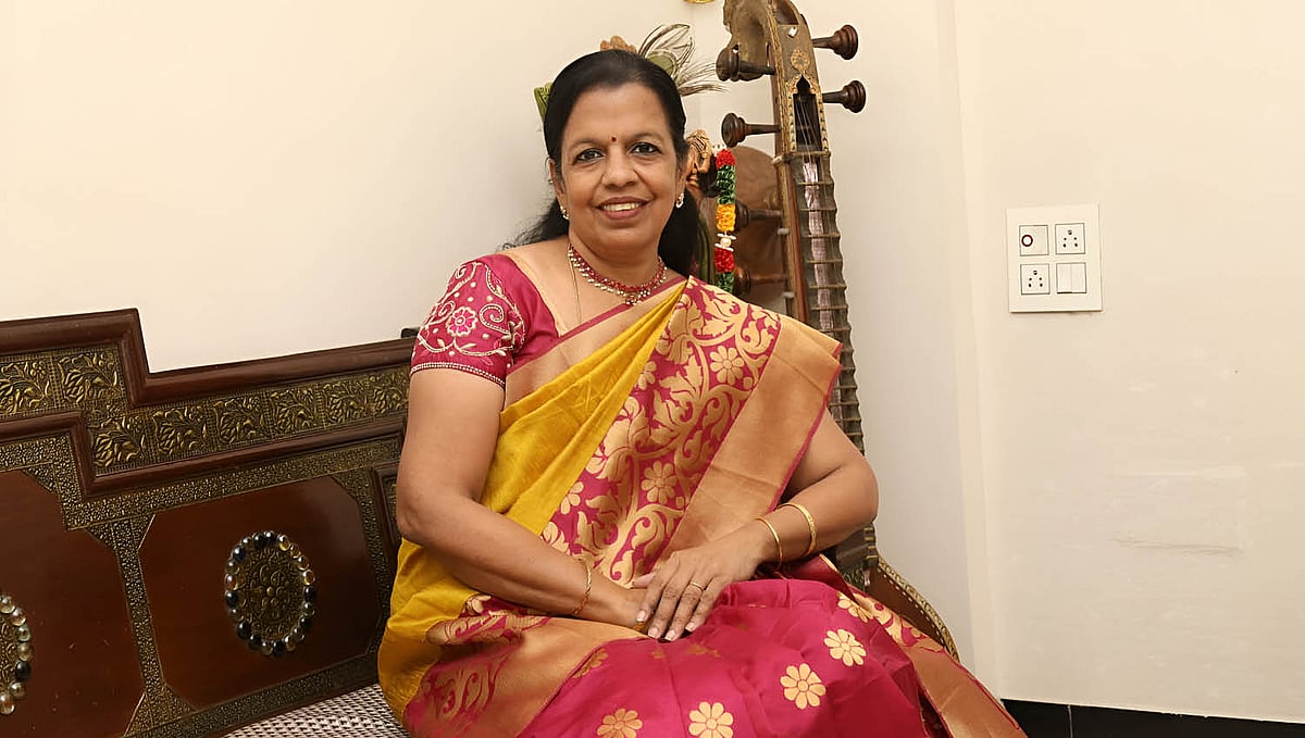 Aval Vikatan - 01 July 2025 - தொழிலதிபர், பட்டிமன்ற பேச்சாளர், டப்பிங் ...