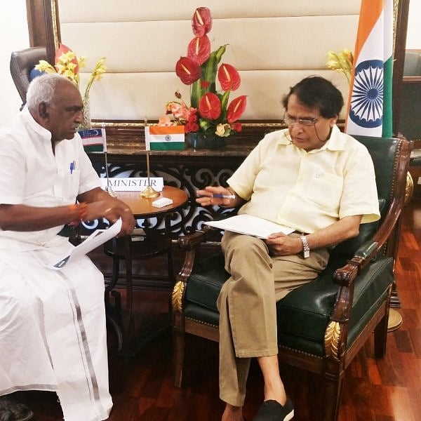 `குமரியில் விமான நிலையம் அமையுங்கள்' - சுரேஷ் பிரபுவிடம் நேரில் ...