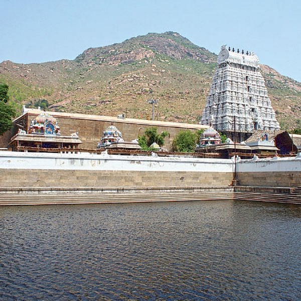 Sakthi Vikatan - 09 October 2018 - நாரதர் உலா - `நடை சாத்தியபிறகும் ஆள் ...