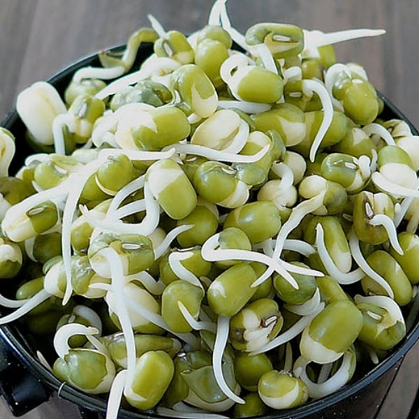 முளைகட்டிய பச்சைப்பயறு, கம்பு, கொள்ளு, எள்... எளிய பயறுகள், ஏராளமான ...