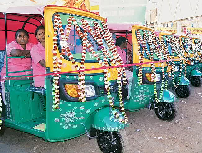 மும்பையில் 'பிங்க்' ஆட்டோவுக்கு ஏன் அவ்வளவு வரவேற்பு? | Mumbai's First ...