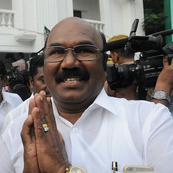 `என்னைப் பற்றி மீம்ஸ் போட ரூம் போட்டு யோசிக்கிறார்கள்' - மாணவர்கள் ...
