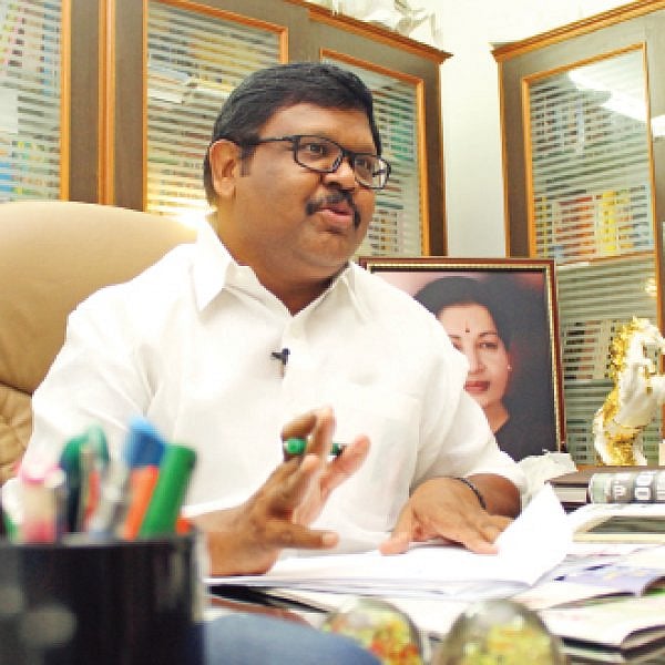 `வைகைச்செல்வன் எங்களை வஞ்சிக்கிறார்!’ - கொதிக்கும் அ.தி.மு.க ...