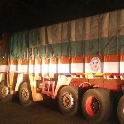 மேலே உப்பு... கீழே மணல்... கடத்தல் மாஃபியாக்களின் பலே மோசடி! | sand ...