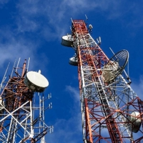 சரியும் இந்தியத் தொலைத்தொடர்பு சந்தை! | Decline in Telecom sector - Vikatan
