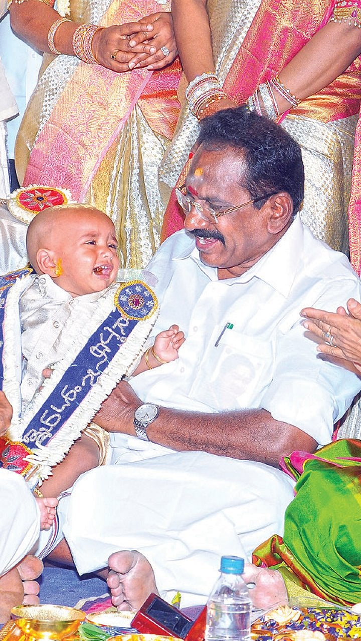 Junior Vikatan - 04 February 2018 - காஸ்ட்லி காதுகுத்து! | Minister ...