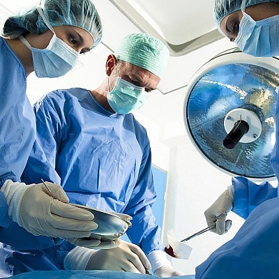 Doctor Vikatan - 01 October 2016 - ஒரே நேரத்தில் நான்கு அறுவைசிகிச்சை ...