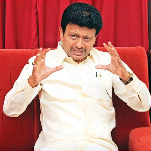 Junior Vikatan - 09 December 2018 - “தனக்குப் பின் அ.தி.மு.க-வே ...