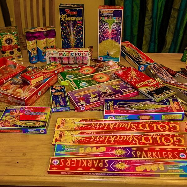 தீபாவளிக்கு மட்டுமே பட்டாசு? வரலாறு என்ன சொல்கிறது? | history of ...