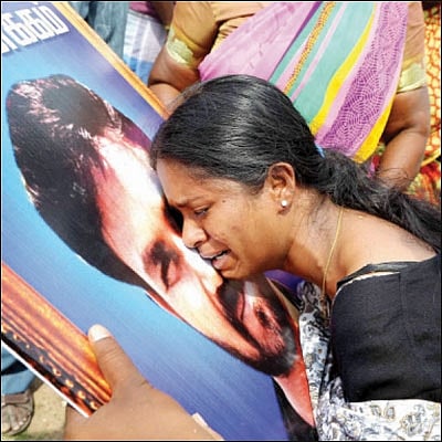 Ananda Vikatan - 29 March 2017 - யாரால் இந்தத் துயரம்? | JNU student ...