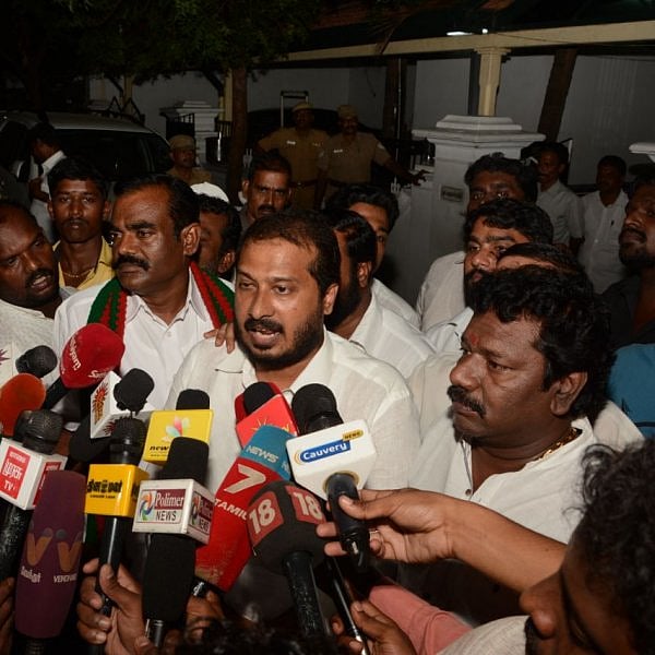 ’கருணாநிதியின் குரல் தமிழகத்தில் மீண்டும் ஒலிக்க வேண்டும்’- நெகிழ்ந்த அ ...