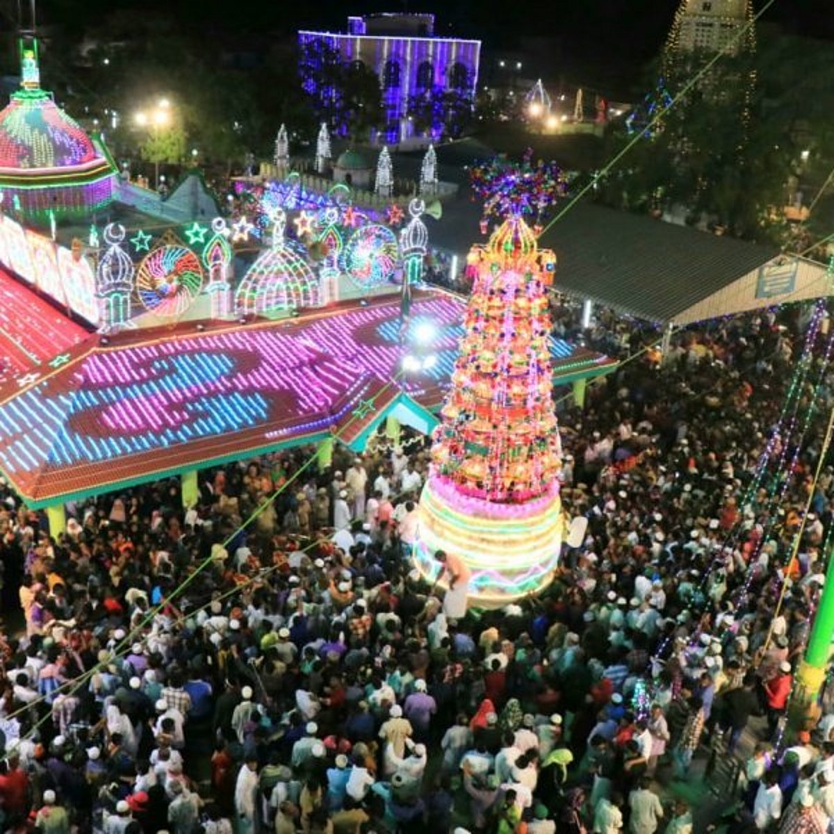 ஏர்வாடி தர்ஹா சந்தனக்கூடு திருவிழா - ஆயிரக்கணக்கானோர் பங்கேற்பு ...