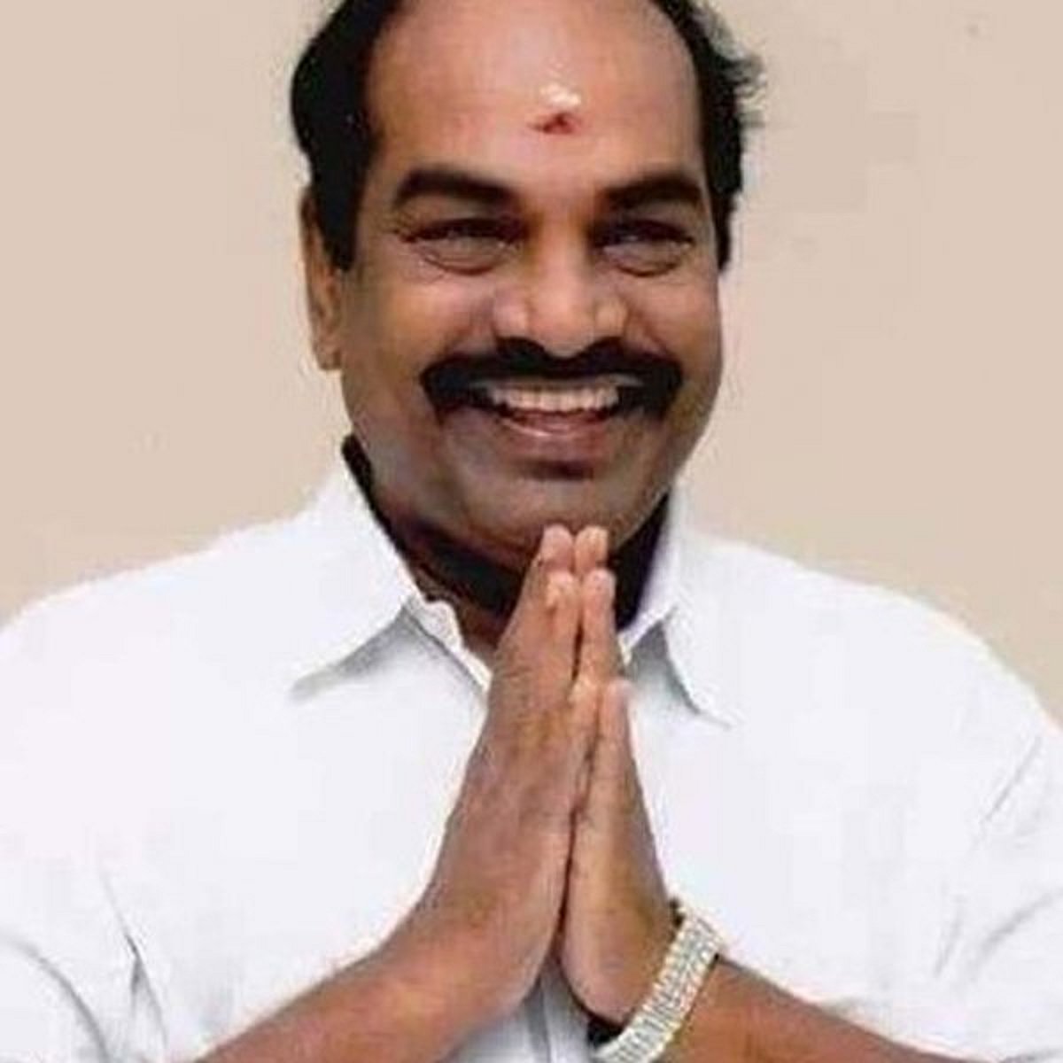 ‘அரக்கோணத்தில் பா.ம.க-வை வீழ்த்த வியூகம்!’ -உதயநிதி ரசிகர்களைக் ...