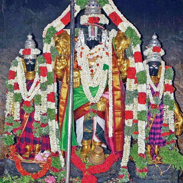 Sakthi Vikatan - 22 May 2018 - மலைகளே மாலவனாய்! - காட்டு அழகர் கோயில் ...