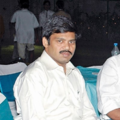 Junior Vikatan - 25 May 2016 - ‘‘அவர் கழுத்தை பிடித்துக்கொண்டார் ...