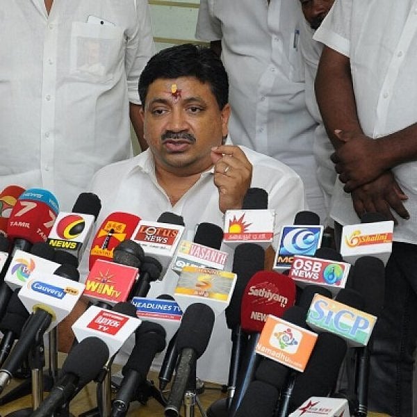 அறநிலையத்துறையிடமிருந்து கோயில்களை தனிநபர்களிடம் ஒப்படைப்பது சமூக ...