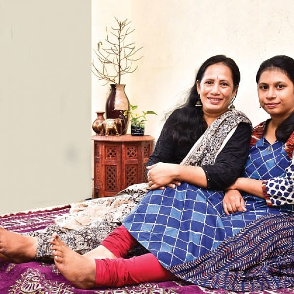 Aval Vikatan - 13 November 2018 - பேசப் பேச பூக்கள் பேசுதே! - சுமதி ...
