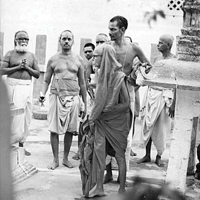 Sakthi Vikatan - 08 November 2016 - கயிலை... காலடி... காஞ்சி! - 14 ...