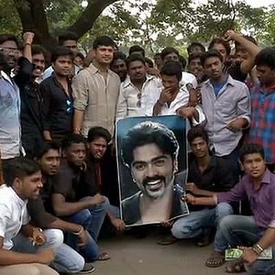 சிம்புவுக்கு ஆதரவாக ரசிகர்கள் திடீர் ஆர்ப்பாட்டம்! | Simbu fans ...