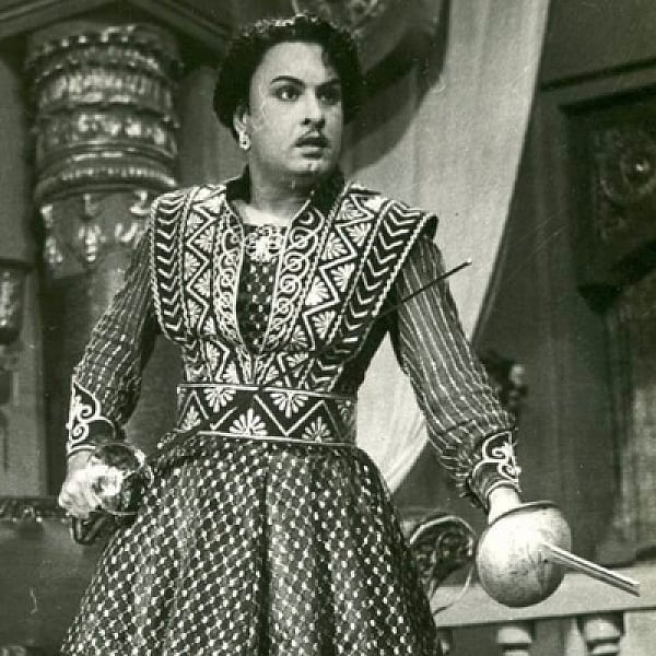 “எம்.ஜி.ராமச்சந்திரன் போடும் கத்திச்சண்டை பரவாயில்லை”- குத்தாத குண்டூசி ...