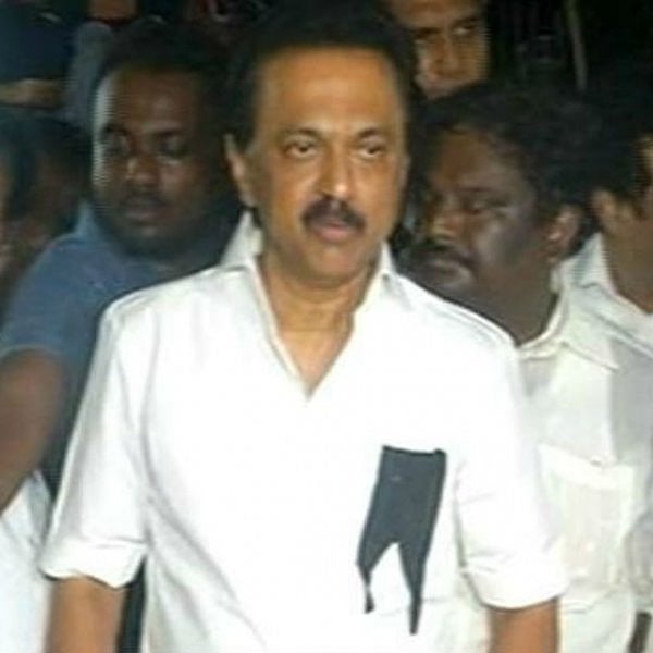 அனிதா படுகொலை செய்யப்பட்டுள்ளார்..! இறுதிச் சடங்கில் பங்கேற்ற மு.க ...