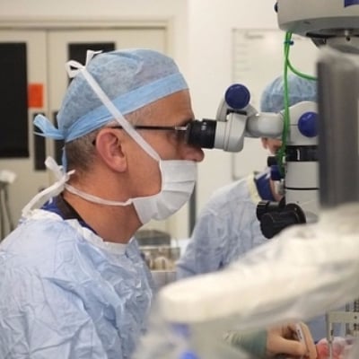 கண் அறுவை சிகிச்சை செய்த முதல் ரோபோ! #RoboticEyeSurgery | First robotic ...