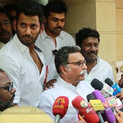 சண்டைக் கோழிகளை சமாதானப்படுத்திய 'மருது'! | Vishal and Ratha ravi will ...