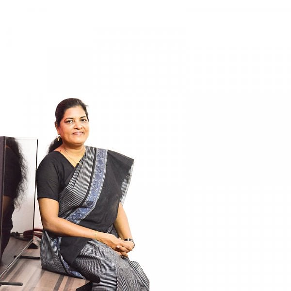 Ananda Vikatan - 25 July 2018 - “மொழியை அறிமுகப்படுத்தியவர்கள் பெண்கள் ...