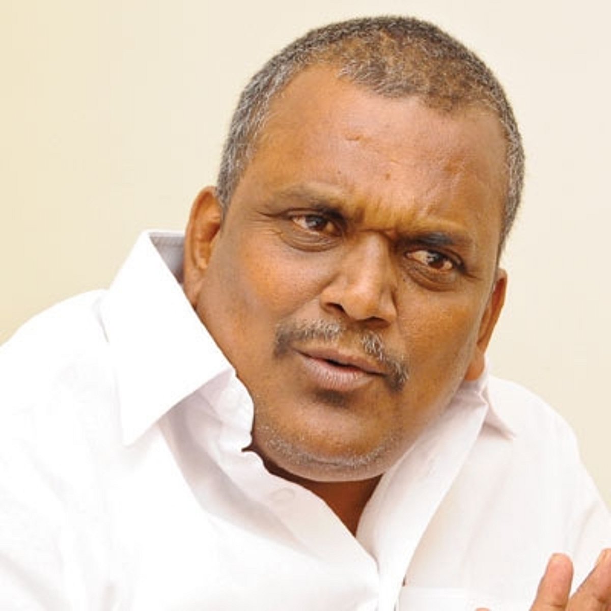 Junior Vikatan - 18 January 2017 - “சின்னம்மாவுக்கு வழிவிட ஓ.பி.எஸ் ...