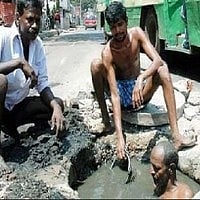 மனிதக்கழிவுகளை மனிதனே அள்ள தமிழகத்தில் தடை! | ban in tamilnadu for ...