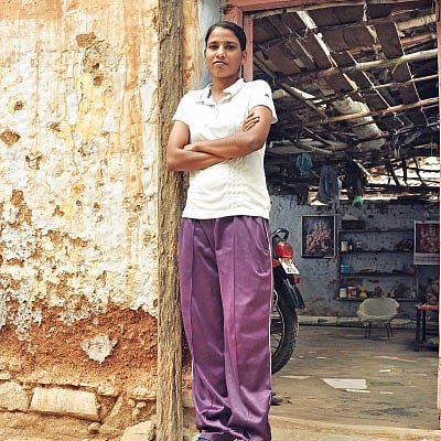 Aval Vikatan - 09 February 2016 - ஃபிஃபா ரெஃப்ரி ரூபாதேவி! | Ruba Devi ...