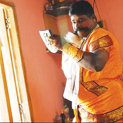 Diwali Malar - 31 October 2011 - சிரிக்காத ராஜா! | VGP Golden Beach ...