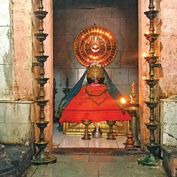 Sakthi Vikatan - 09 April 2019 - நாரதர் உலா - ஆக்கிரமிப்பின் பிடியில் ...