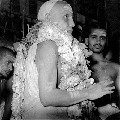 Sakthi Vikatan - 14 March 2017 - கயிலை... காலடி... காஞ்சி! - 22 - இங்கு ...