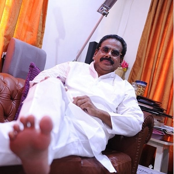 ''நடராசனின் வீட்டுக் காவலில் ஜெயலலிதா!'' - சசிகலா வீழ்ந்த கதை ...
