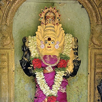 Sakthi Vikatan - 12 April 2016 - தாலி பாக்கியம் தருவாள்! | Sivagangai ...