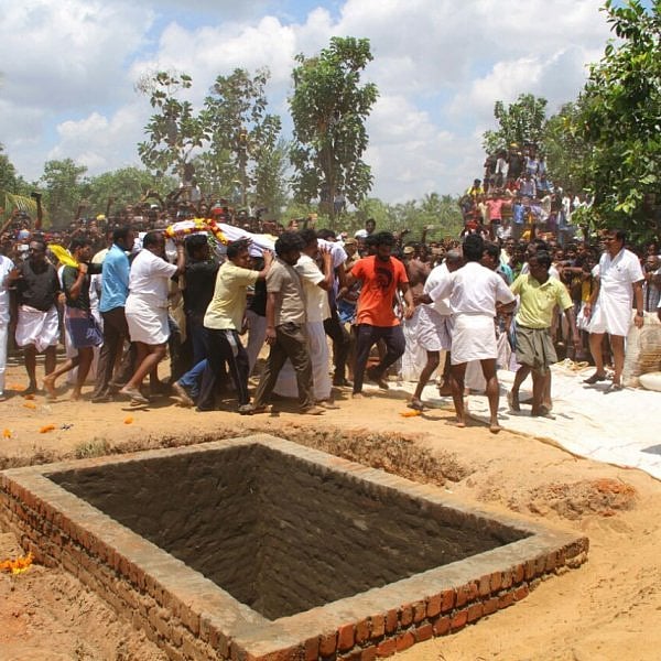 காடுவெட்டி குருவின் உடல் நல்லடக்கம்..! | pmk guru body buried in ...