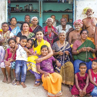 Ananda Vikatan - 02 March 2016 - ஸ்வேதா ஜெயித்த கதை! | Narikurava BE ...