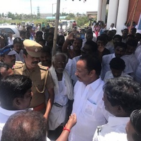 எடப்பாடி ஆதரவாளர்களுக்குள் திடீர் மோதல்! கடலூர் விழாவில் பரபரப்பு ...