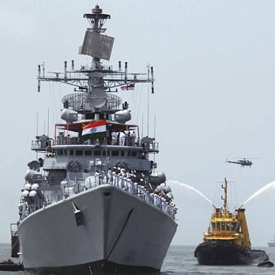 மும்பையில் அறிமுகப்படுத்தப்பட்ட அதிநவீனக் கப்பல்! | high tech ship ...