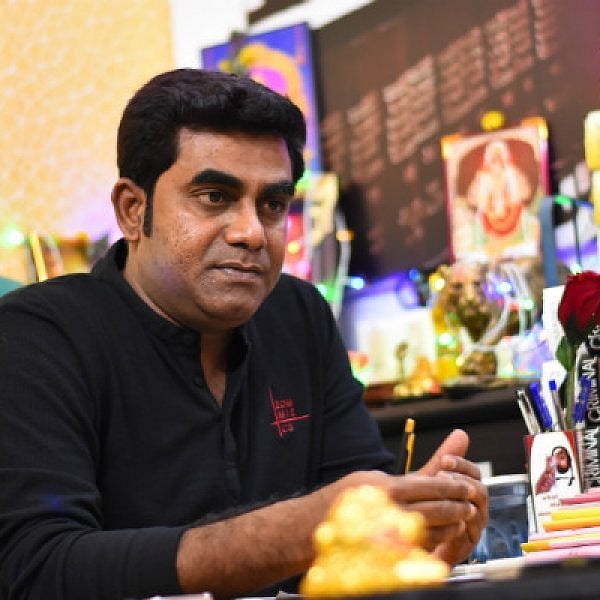 1,992 பேருக்கு காதல் திருமணம் செய்துவைத்த திருச்சி `ஷாஜகான்'! # ...