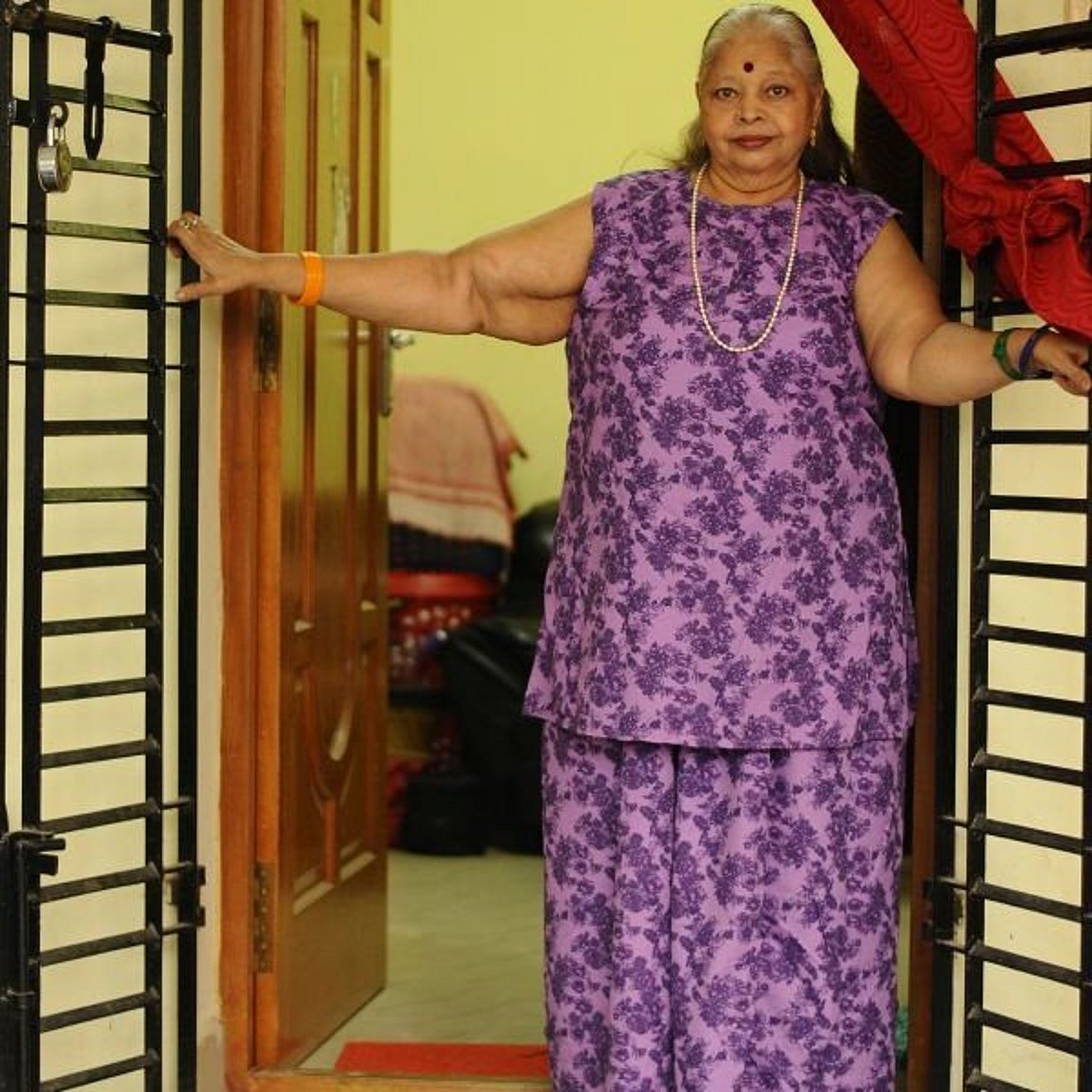 "அப்போ நாலு வேலையாள்... 10 நாய்கள்... இப்போ தனிமை ஏழை!" நடிகை பிந்து ...