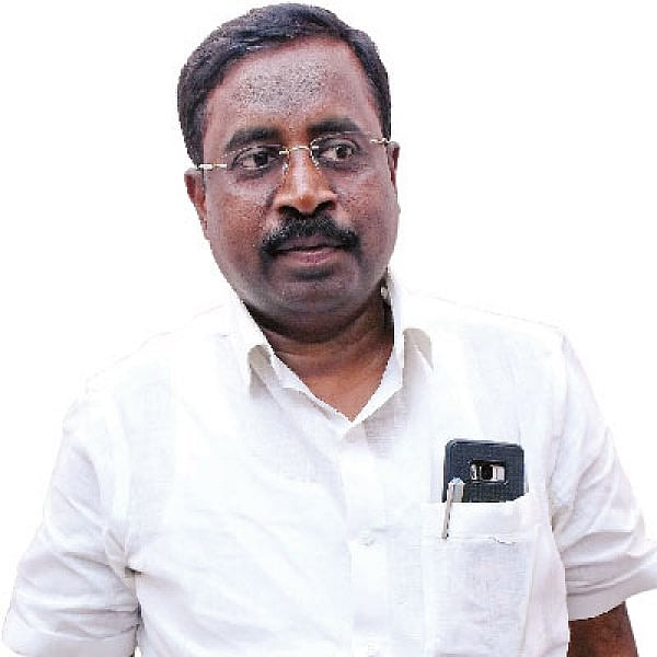 Junior Vikatan - 12 June 2019 - “அ.ம.மு.க-வில் நீடிப்பதில் அர்த்தம் ...